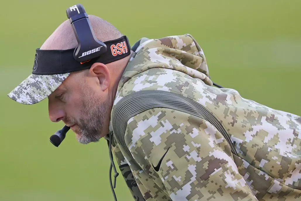 Matt Nagy reaguje po tom, čo Baltimore Ravens skórovali touchdown proti Bears. O trénerovi sa hovorí, že ho vyhodia po zápase na Deň vďakyvzdania.