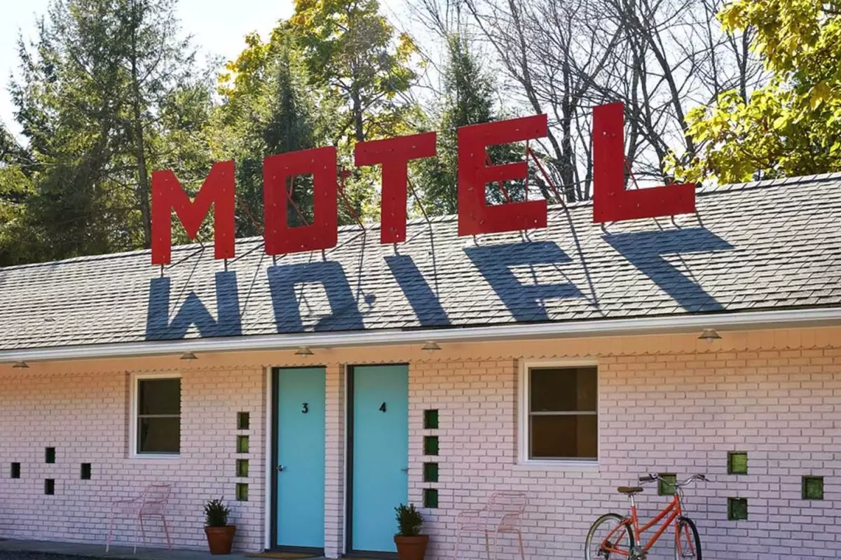 Catskills-тің ең жаңа мотелі бірден «Мад адамдардан» шықты.