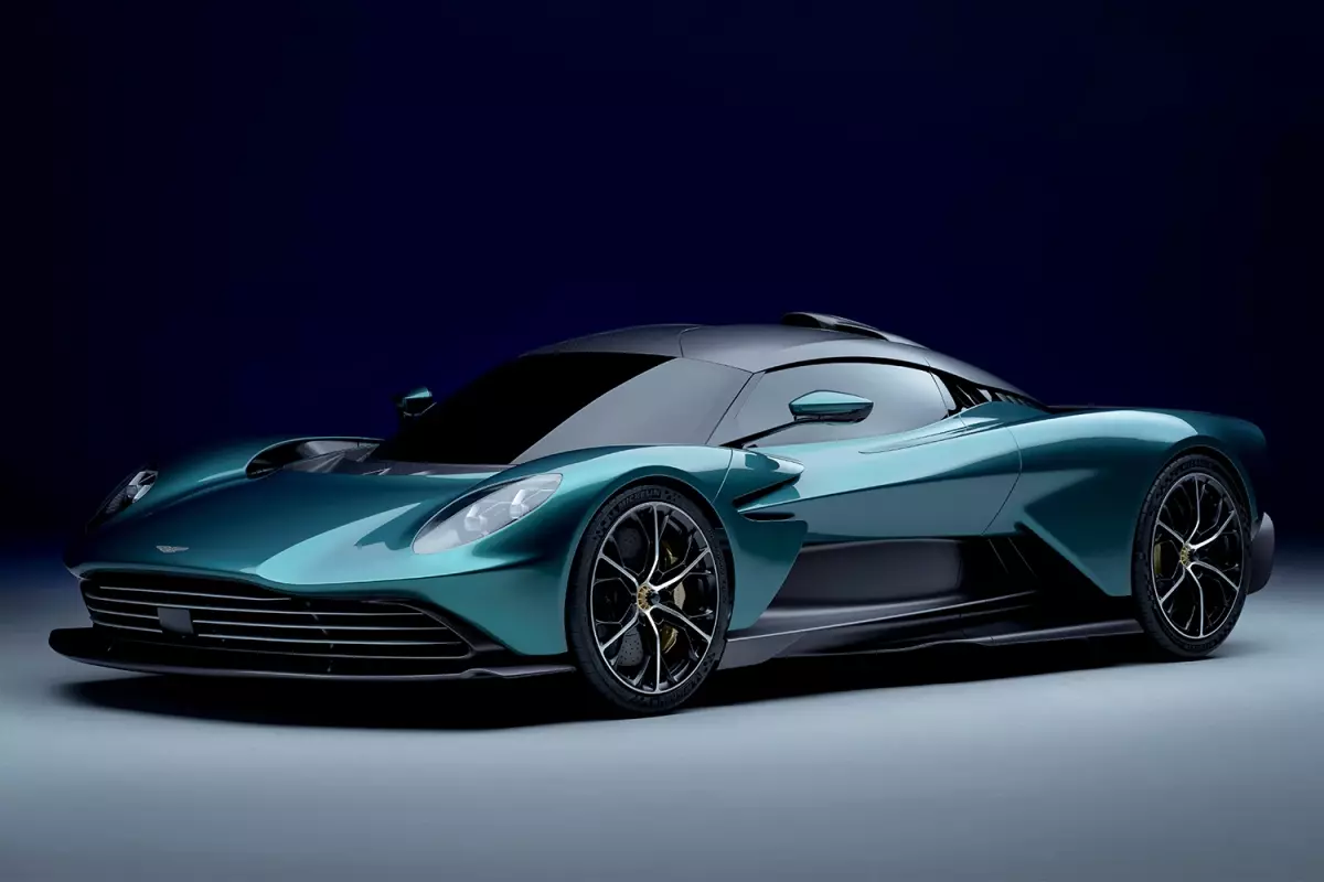 Proč nový Aston Martin Valhalla není stejný jako Valhalla Jamese Bonda