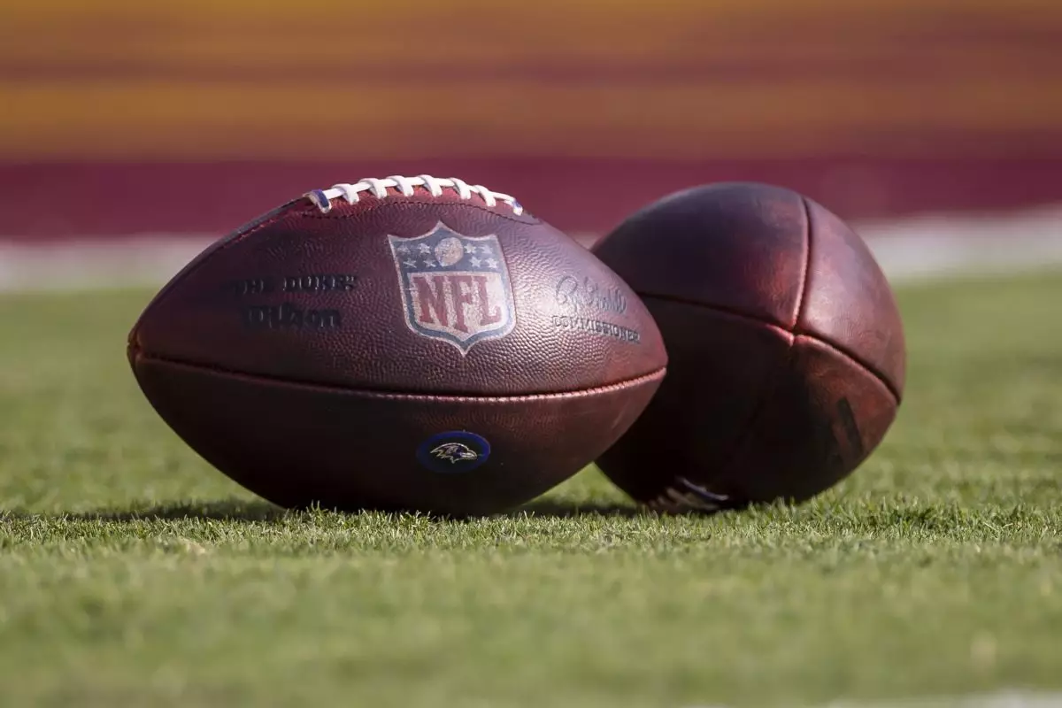 Спорттук ставкалар менен күрөшкөндөн кийин, NFL жарнамаларды иштетип, чоң бакс топтоп жатат