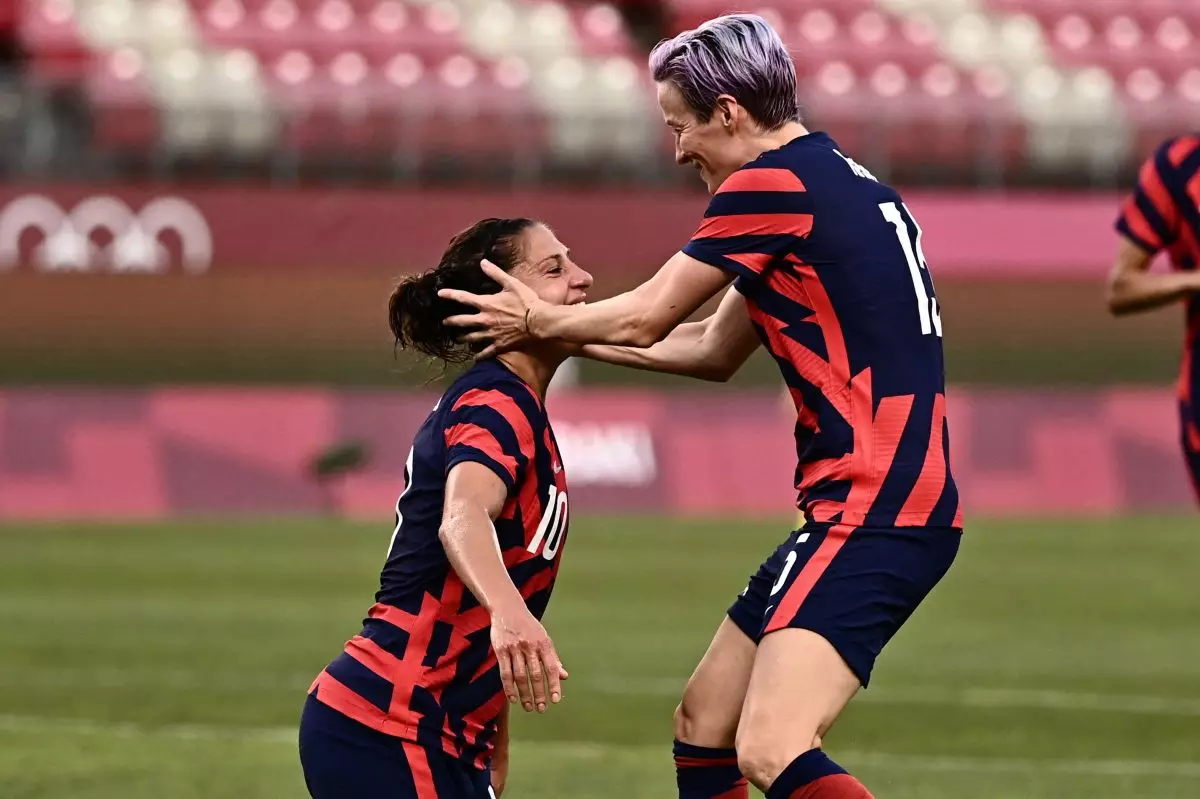 Carli Lloyd ug Megan Rapinoe