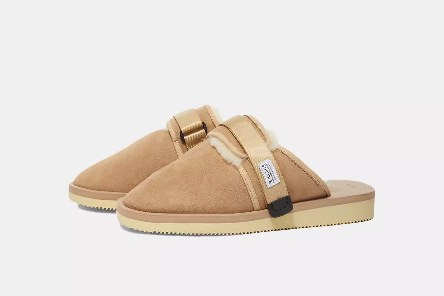 een beige muiltje-stijl pantoffel