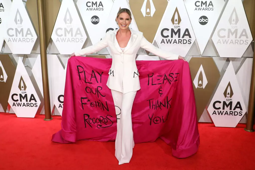 Jennifer Nettles anahudhuria Tuzo za 53 za kila mwaka za CMA huko Bridgestone Arena mnamo Novemba 13, 2019 huko Nashville, Tennessee. (Picha na Taylor Hill/Getty Images)