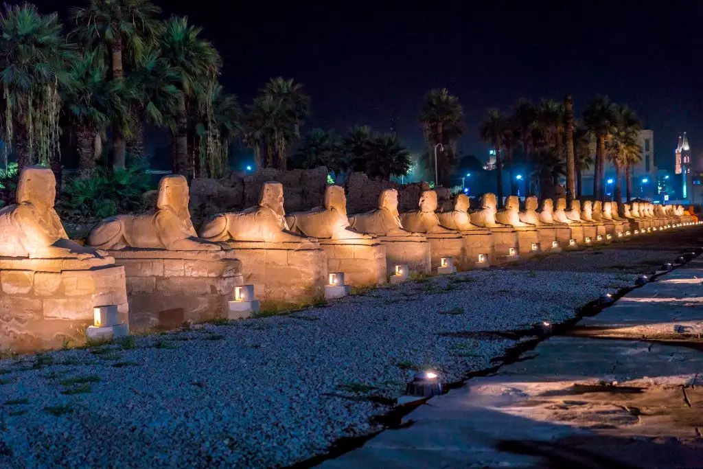 El impulso turístico histórico de Egipto continúa con una épica ceremonia de apertura