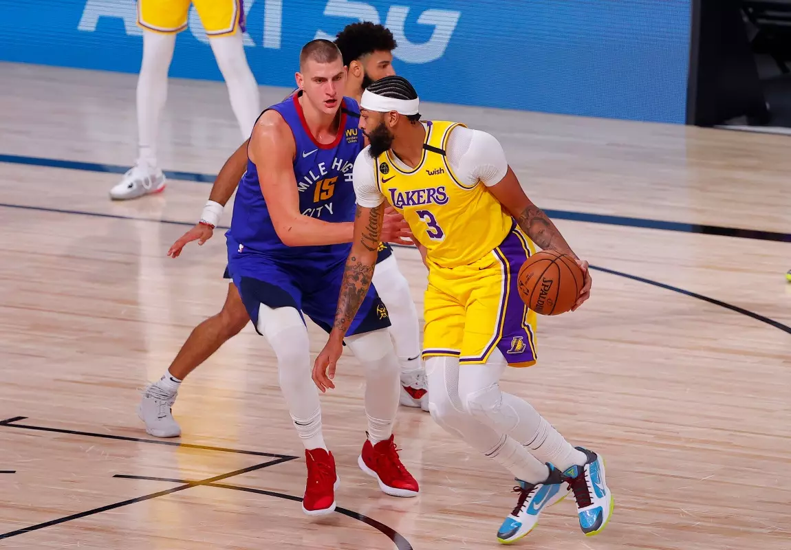 Los Angeles Lakers mposhti Denver Nuggets 126-114 në ndeshjen e parë.