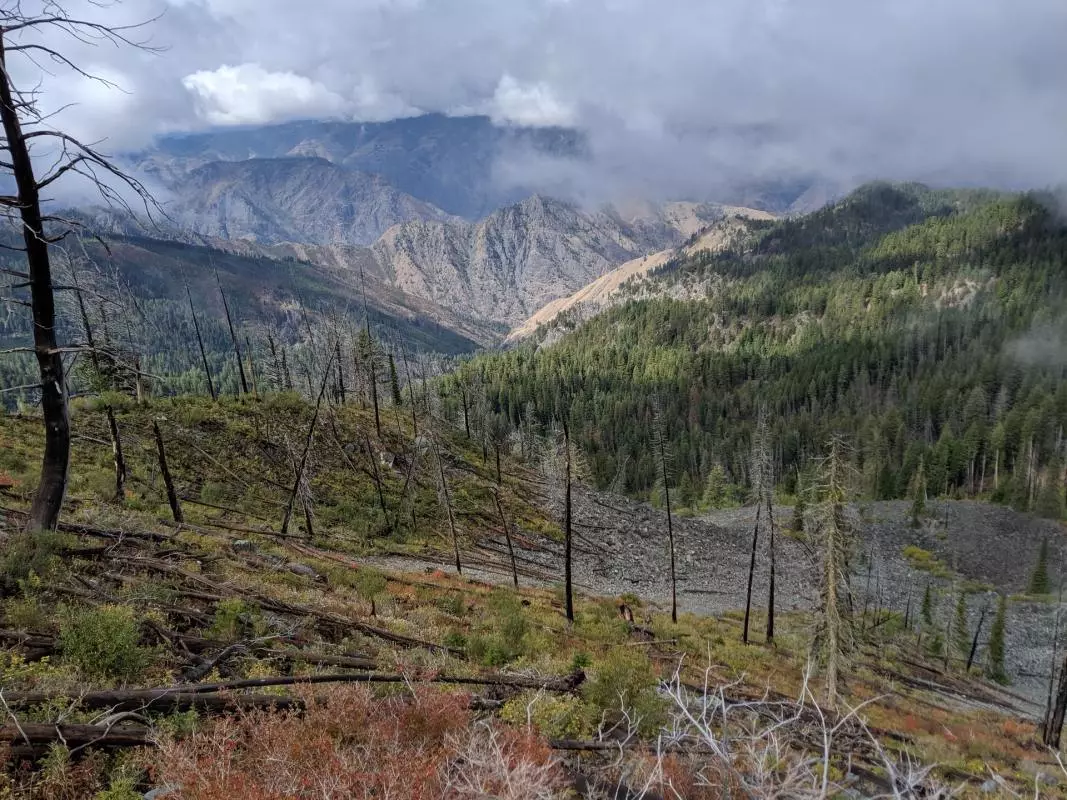 Jak doručujete poštu do Hells Canyonu? Začíná to lodí.