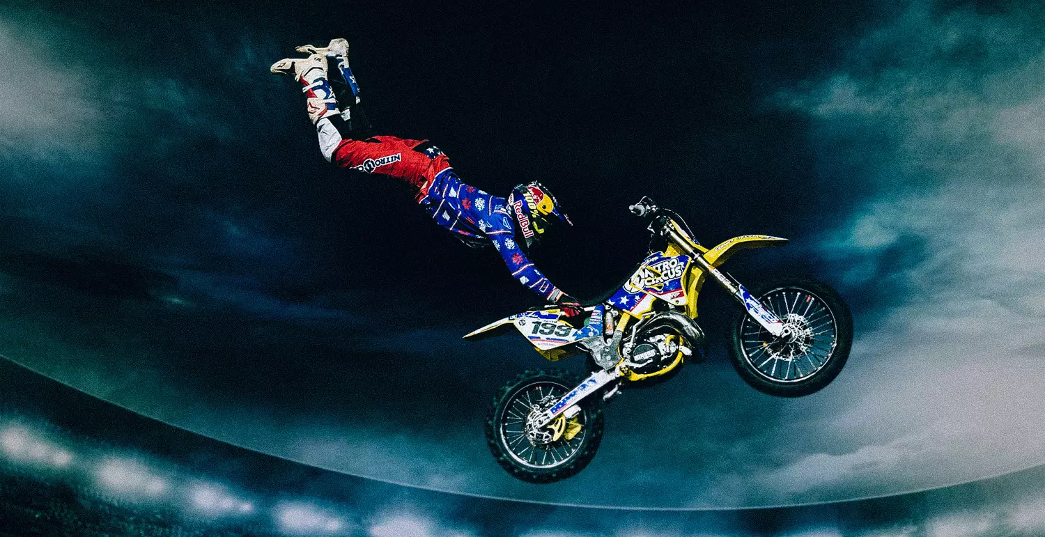 Travis Pastrana Jitkellem dwar l-innovazzjoni, il-korrimenti u ż-żmien li waqa' tant iebes li għaxxaqlu l-qliezet