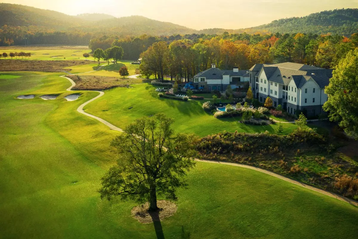 Lapangan Golf Alabama Kelas Dunia Tempat Para Penjaga Hijau Pergi Mencicipi Produk Baru