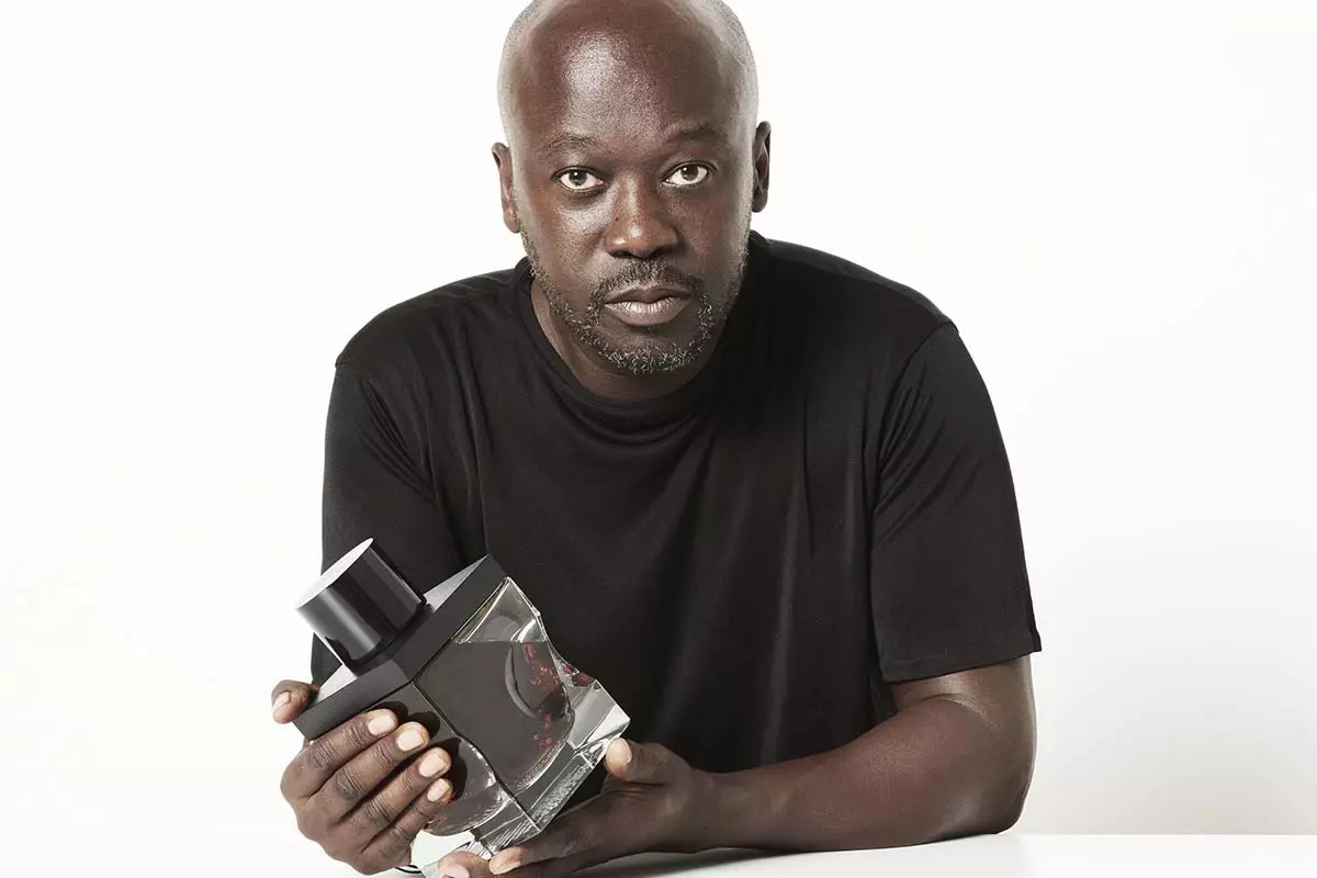 Sir David Adjaye mei de karaf dy't er ûntwurp foar Gordon & MacPhail, besteande út de âldste Skotske whisky dy't ea fleske is, de Generations 80-Years-Old fan Glenlivet Distillery