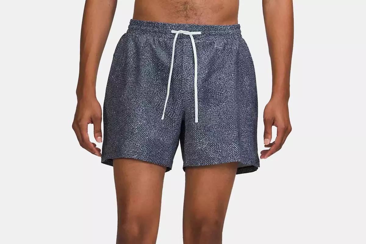 Kuhaa Kini Gikan sa Babaye: Ang Imong Swim Shorts Kinahanglan nga Mas Mubo 655_7