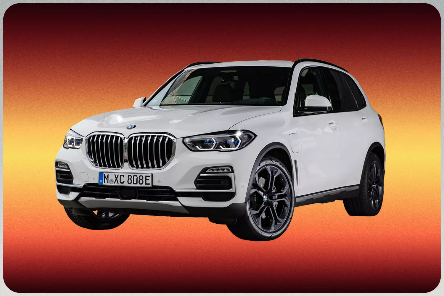 สิ่งที่เราเลือกสำหรับ SUV หรูหราแบบ Plug-In Hybrid ที่ดีที่สุด: 2022 BMW X5 xDrive45e สีขาว