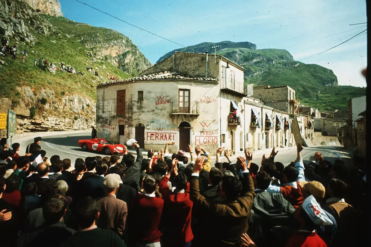 A Targa Florio é a carreira de coches máis grande e perigosa da que nunca escoitaches falar