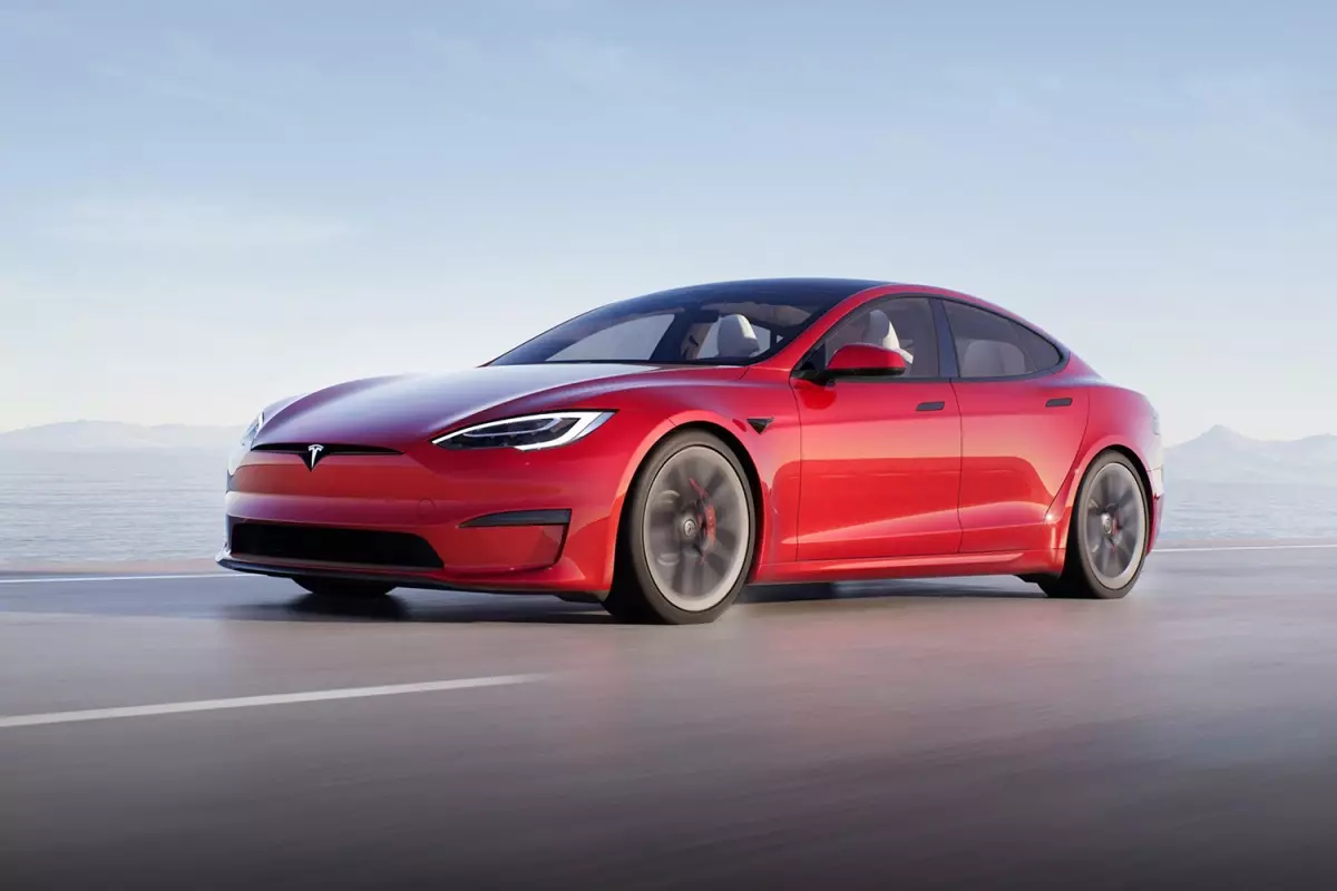 Model S Plaid shunchaki Tesla’ning haqiqiy raqobatchisini kutayotganimizni ko‘rsatadi