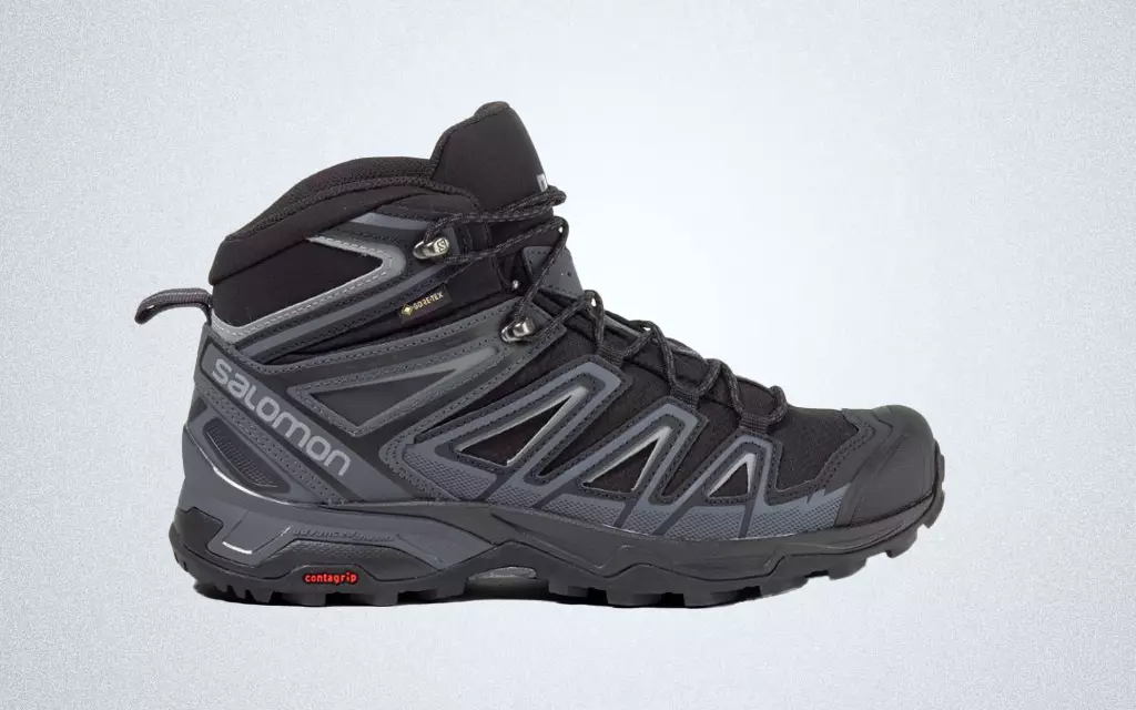 Kasut Kembara Mendaki Salomon X Ultra 3 Mid GTX dalam warna hitam direka untuk mendaki jarak jauh dalam semua cuaca