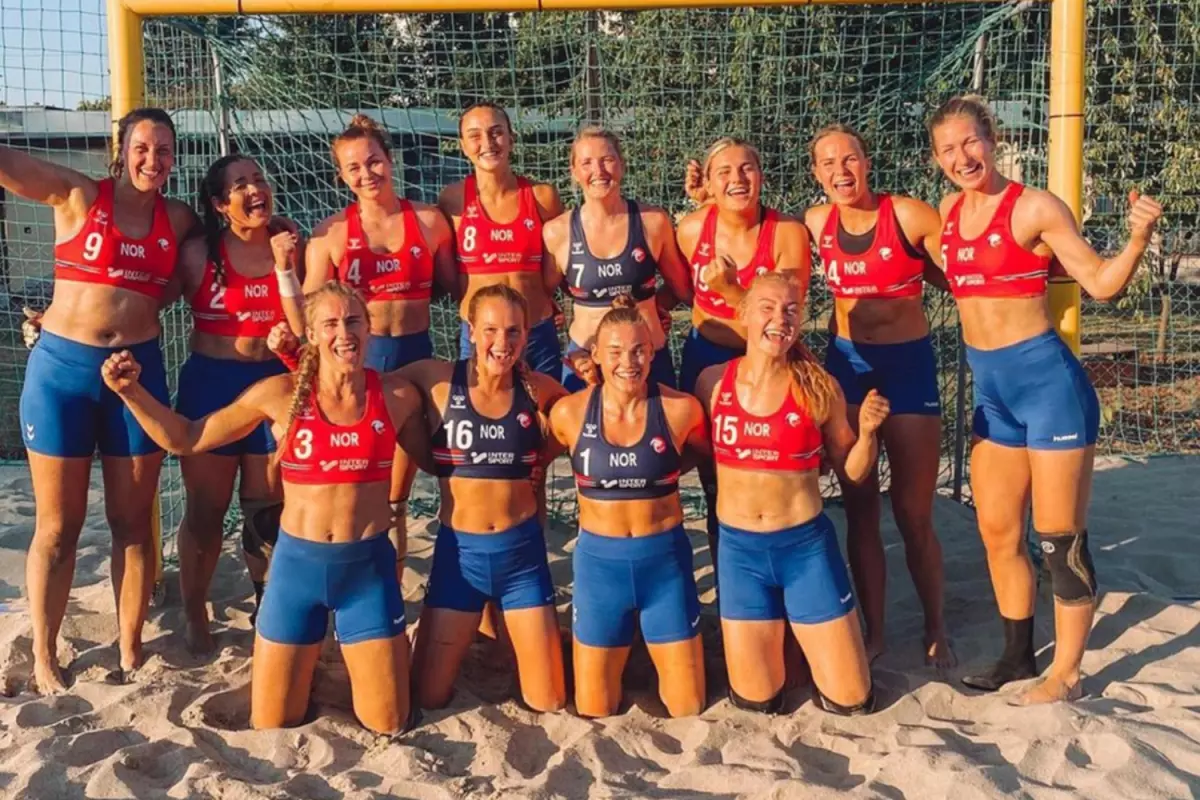 Жіночу збірну Норвегії з гандболу оштрафували за те, що вона носить шорти замість бікіні