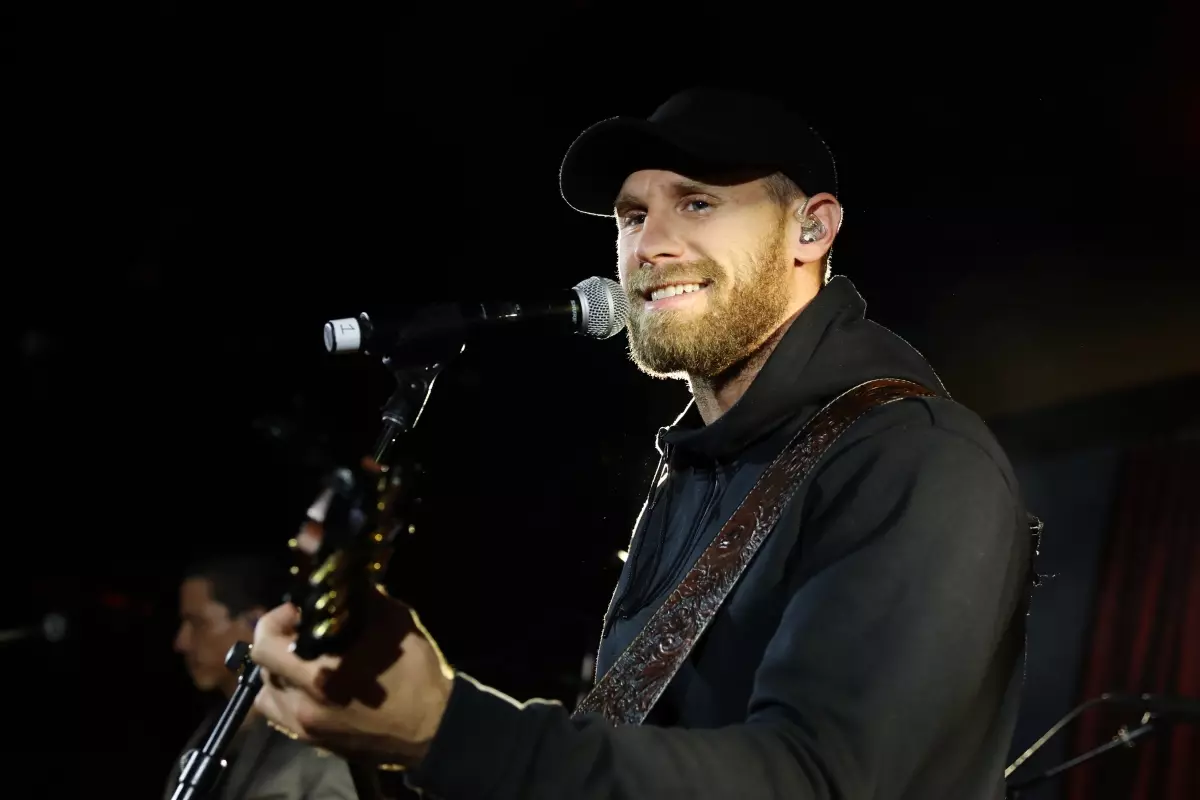 Chase Rice esineb 10. iga-aastasel BBR Music Group Pre-CMA peol Cambria Hotel Nashville'is 12. novembril 2019 Tennessee osariigis Nashville'is. (Foto Leah Puttkammer / Getty Images BBR Music Groupile)