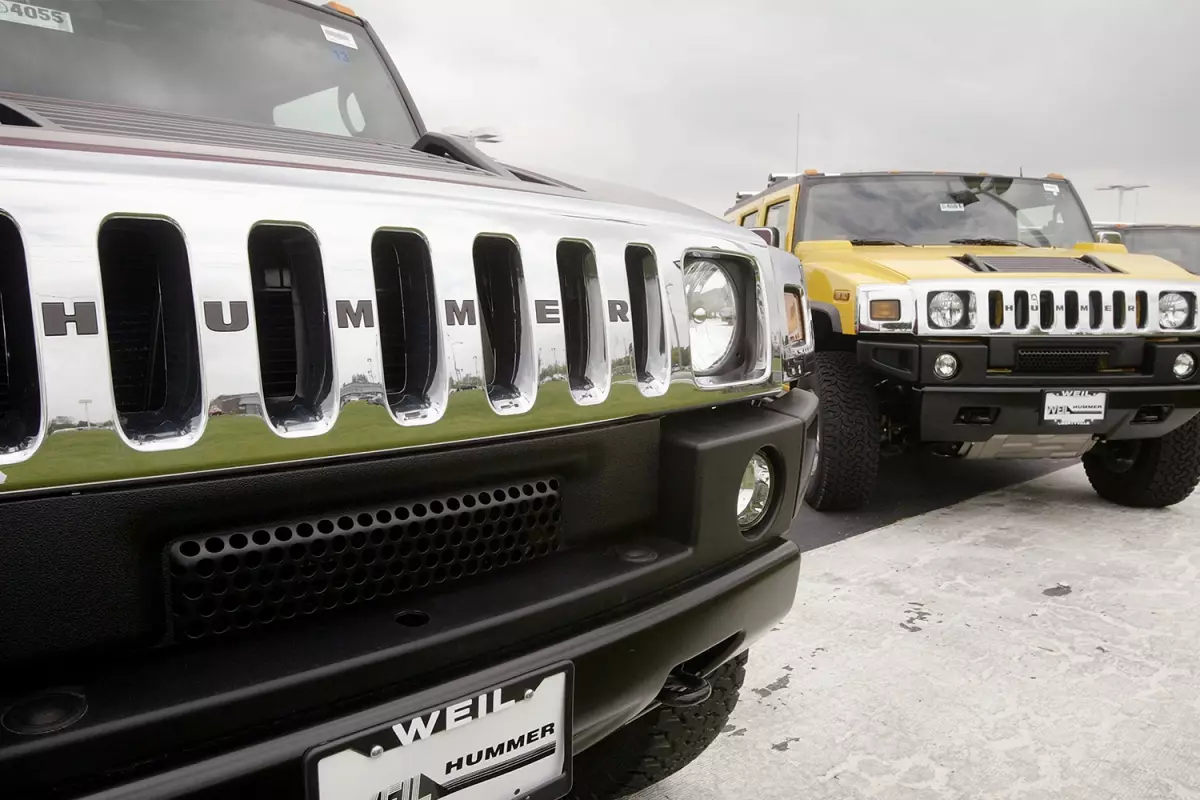 Hummer H2 SUVs mune imwe nzvimbo yekutengesa muna 2004