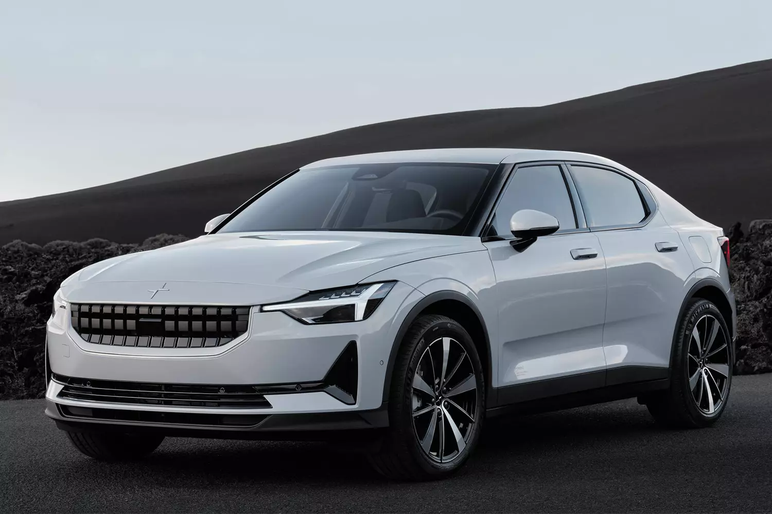 א ווייַס 2021 Polestar 2 עלעקטריק פאָרמיטל