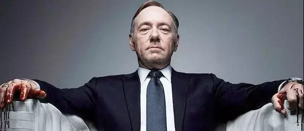 Kevin Spacey minangka Frank Underwood ing 'House of Cards.'