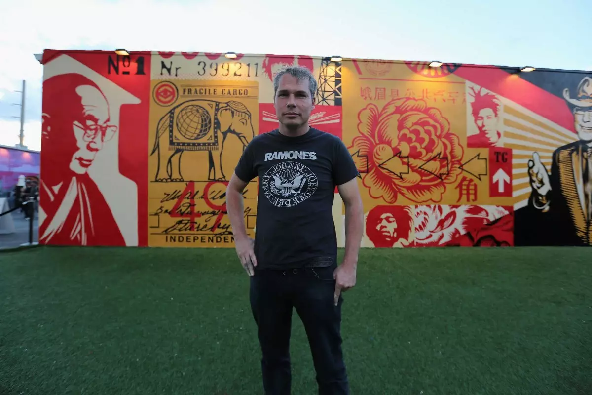 Artist Shepard Fairey anopinda Wynwood Walls Kick Off yeArt Basel Miami muna 2012.