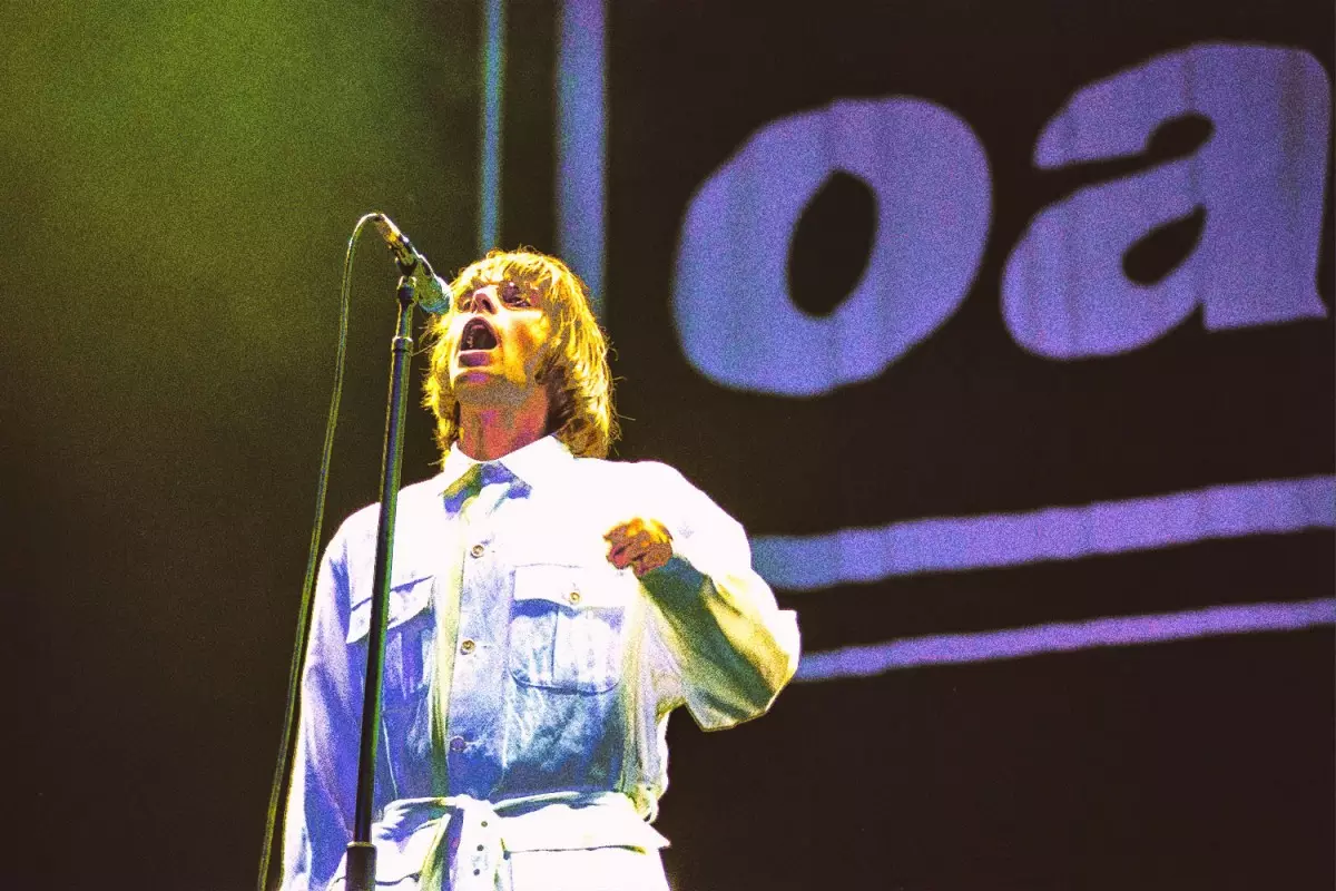 «Oasis Knebworth 1996» مۇزىكا تارىخىدىكى ئۆتكۈنچى پەيتنى سۈرەتكە تارتتى