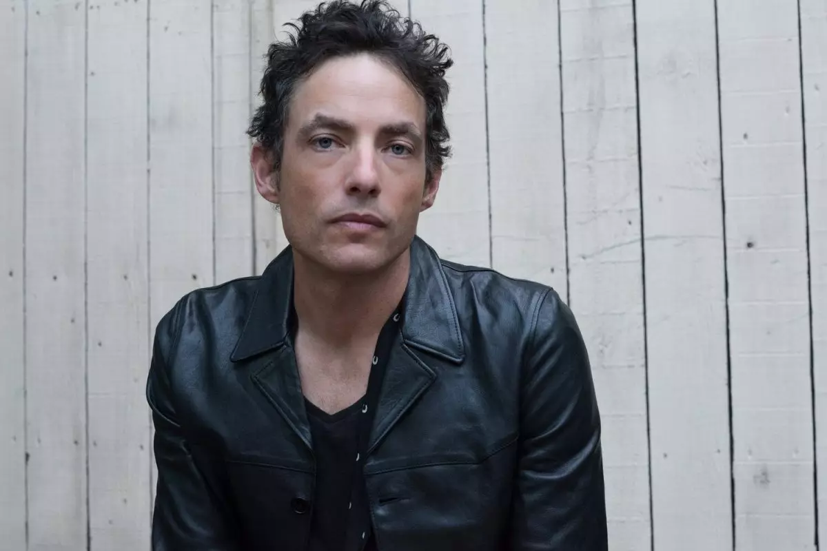 Jakob Dylan fuq Nostalgia tas-snin 90 u "Exit Wounds," l-Ewwel Album Wallflowers fi Kważi Għaxar snin