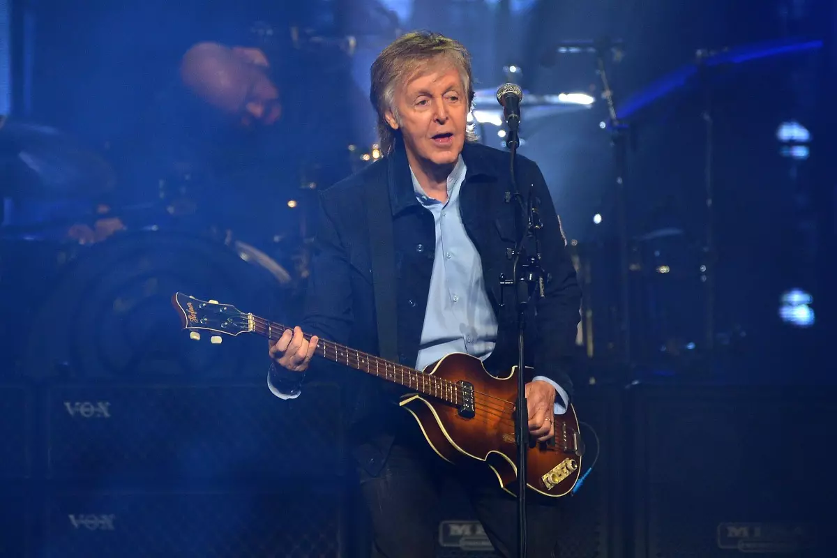 Paul McCartney Rivelas la Virinon kiu Inspiris "Eleanor Rigby"