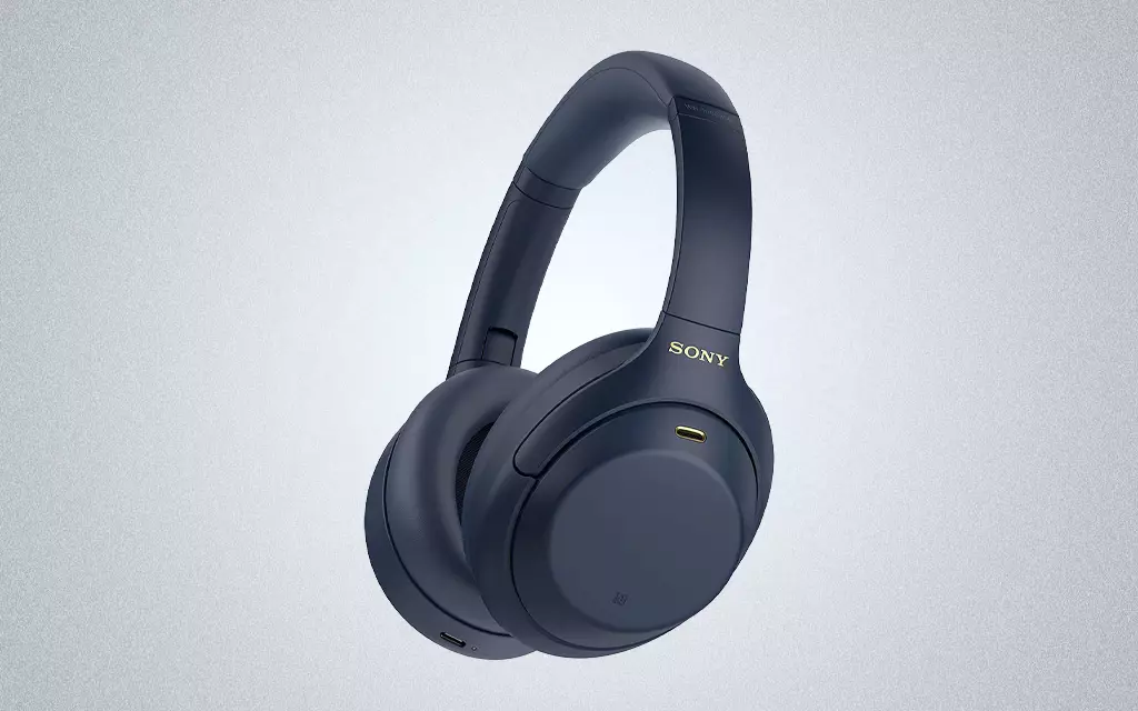 Căștile WH-1000XM4 de la Sony au o reducere rară de 100 USD