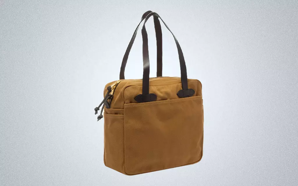 Bu Yakışıklı Filson Tote'u Alın ve 104 Dolardan Tasarruf Edin