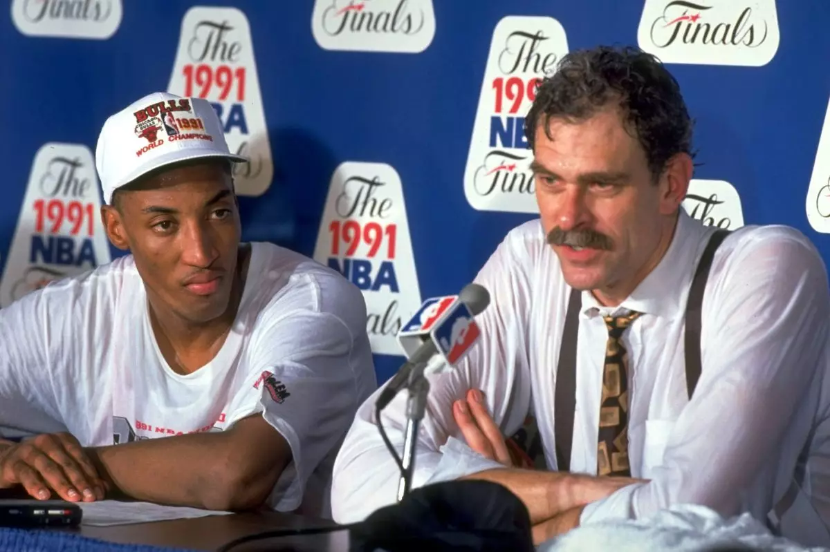 L'allenatore dei Chicago Bulls Phil Jackson con Scottie Pippen