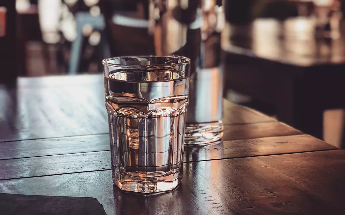 ¿Cuánta agua debemos beber cada día?