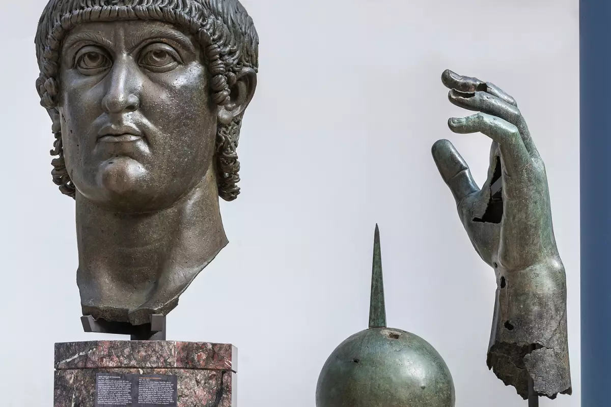 Hvordan Konstantin den Store fik sin finger tilbage, i statueform