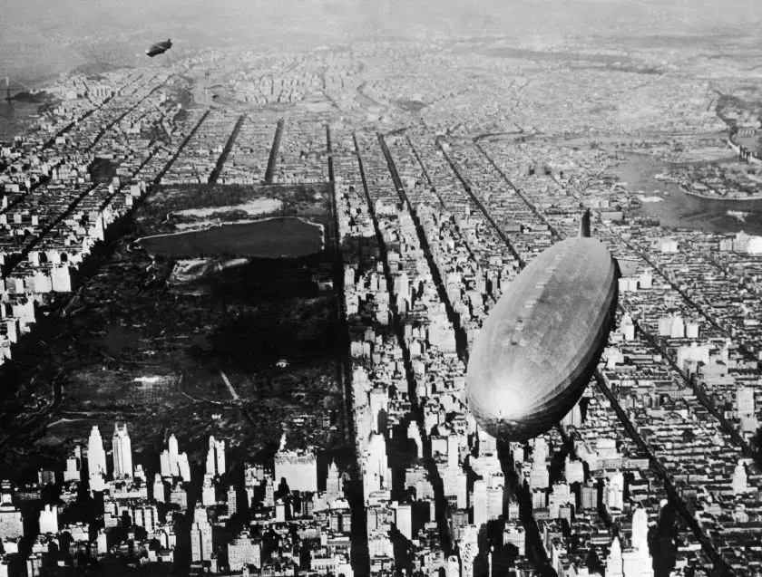 „Akrono“ dirižablis skrido virš Niujorko 1931 m. (Keystone-France/Gamma-Keystone per Getty Images)
