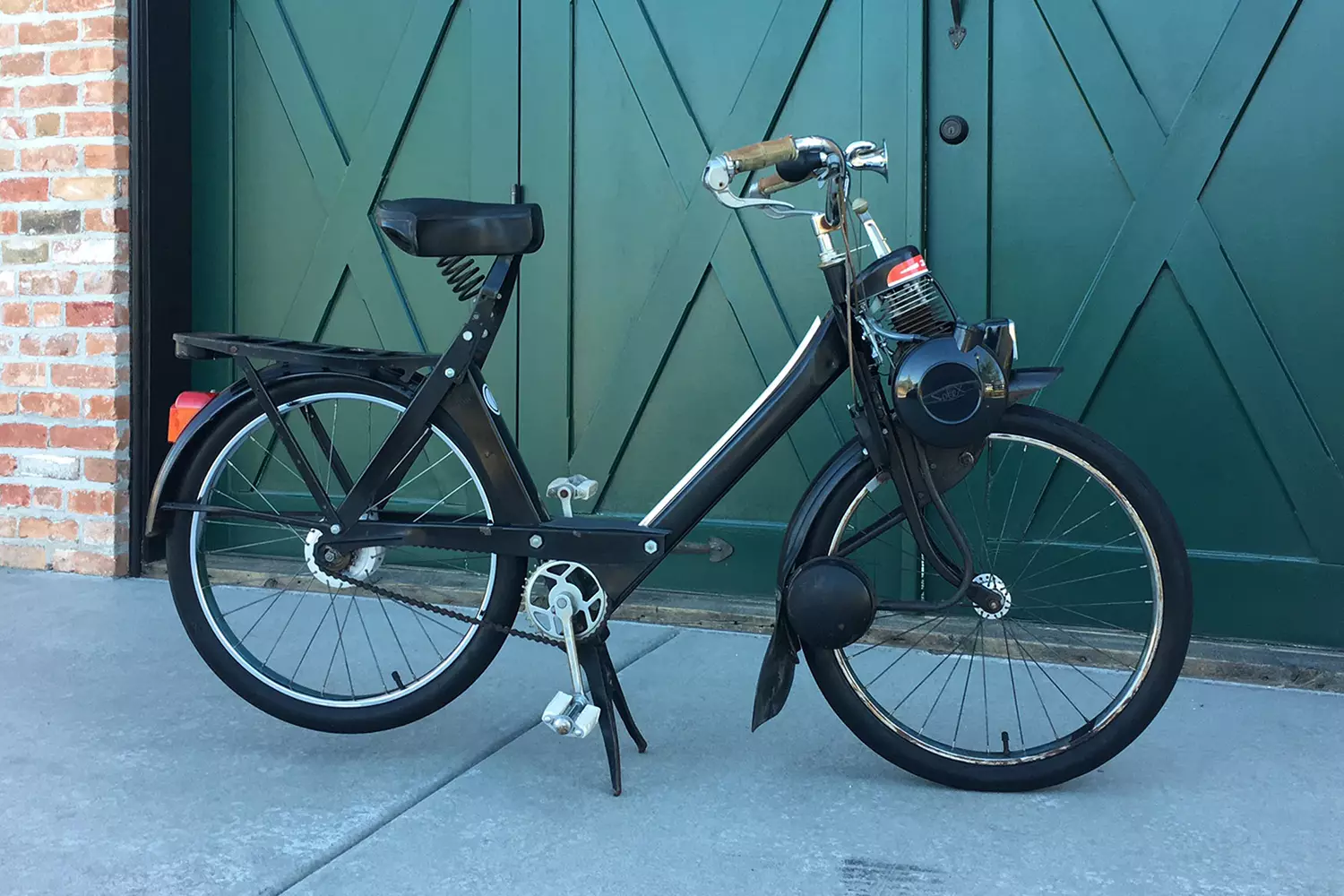 A 1970 Solex 3800 moped iyo yakashandiswa pane seti ye