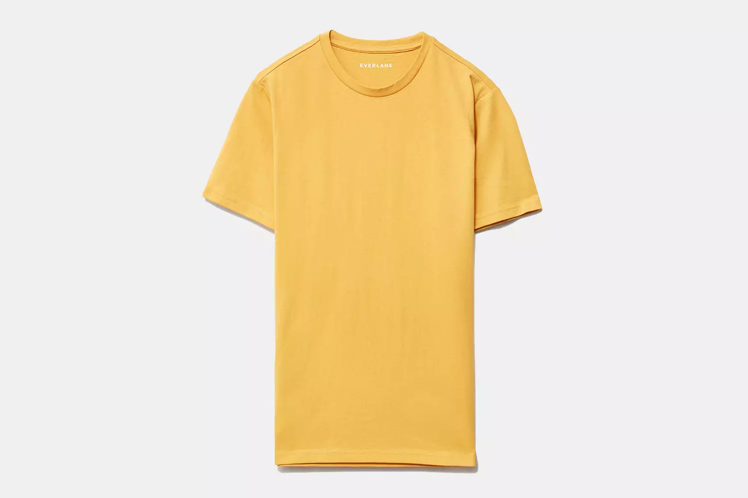 T-Shirt ya Amuna a Premium Weight Crew ochokera ku Everlane yachikasu kumbuyo kotuwa