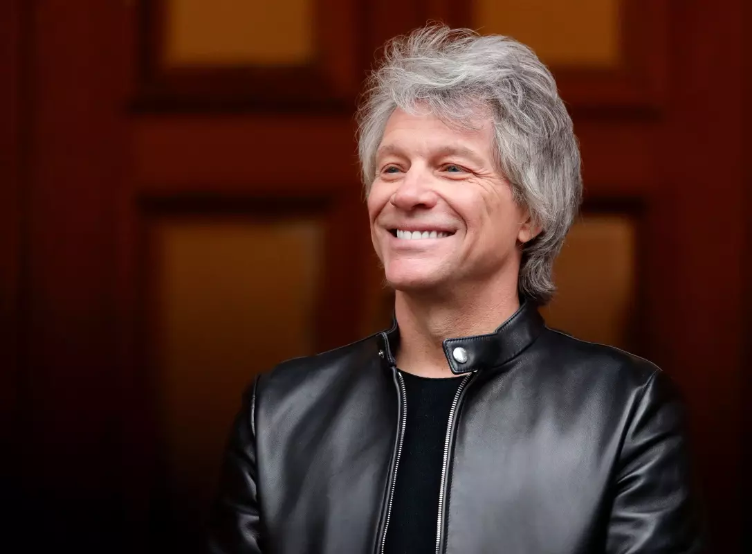 Jon Bon Jovi attende l'arrivo del principe Harry, duca di Sussex agli Abbey Road Studios, dove l'Invictus Games Choir sta registrando un singolo speciale in aiuto della Invictus Games Foundation il 28 febbraio 2020 a Londra, Inghilterra. (Foto di Max Mumby/Indigo/Getty Images)