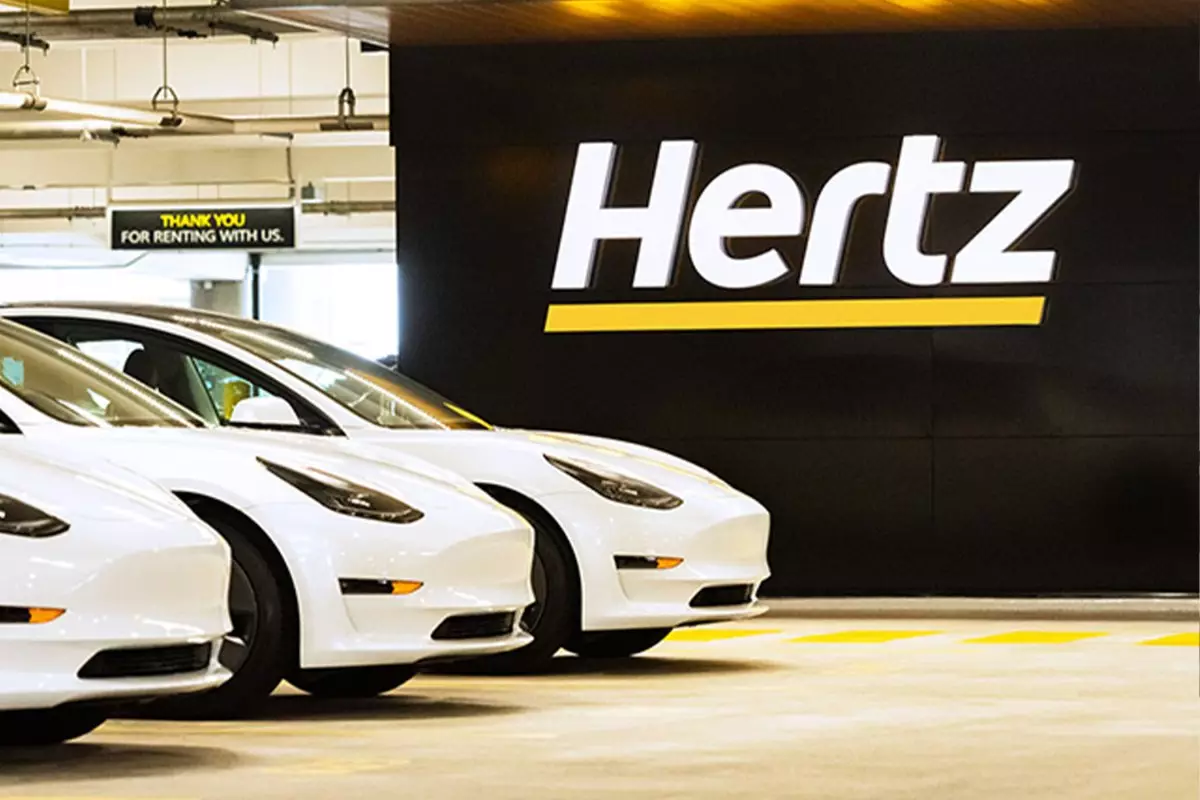 Ordaíonn Hertz 100,000 Teslas, An Ceannach is Mó Feithiclí Leictreacha Riamh