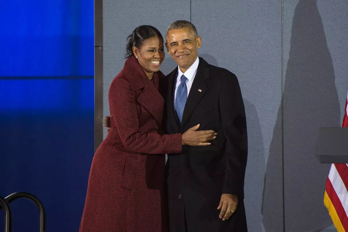 Barack dan Michelle Obama Akan Menyampaikan Pidato Pembukaan Virtual