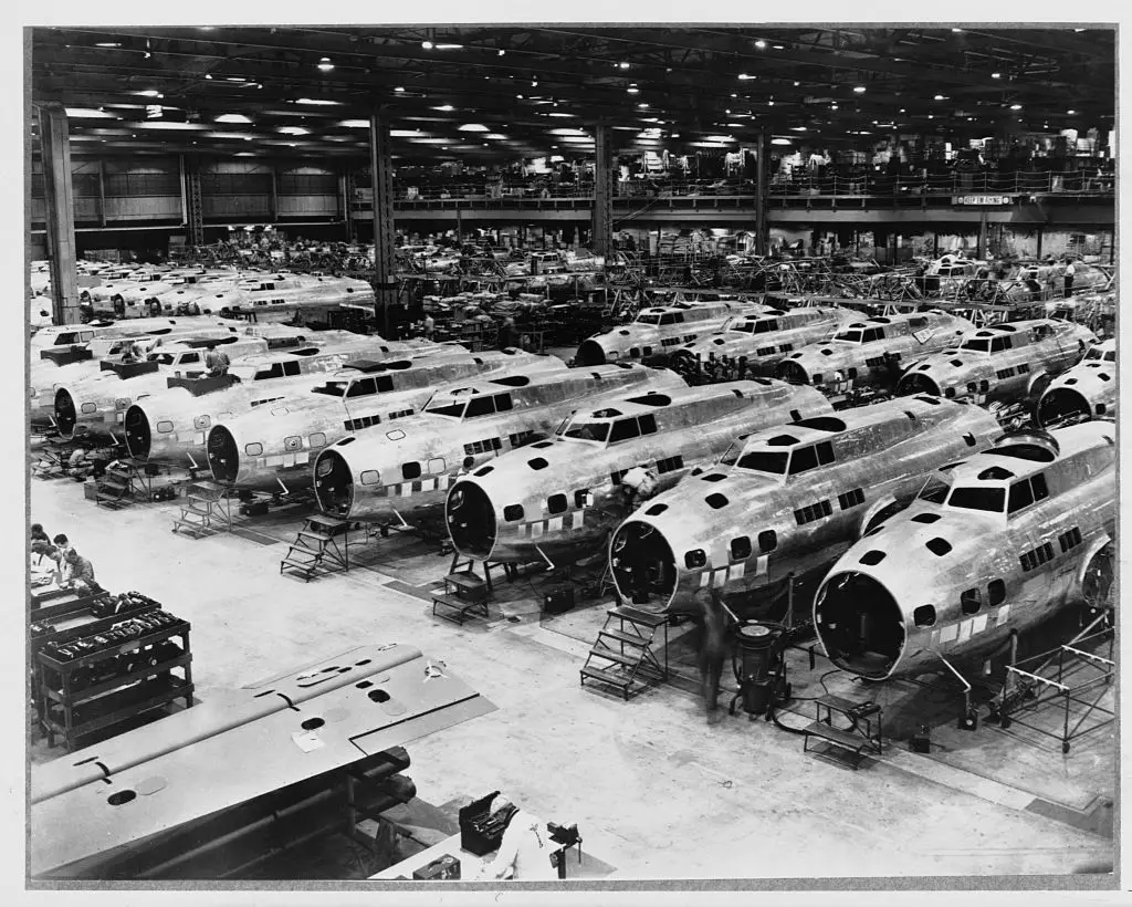 Boeing e l'esercito degli Stati Uniti hanno nascosto un'intera fabbrica di aeroplani durante la seconda guerra mondiale 8950_2