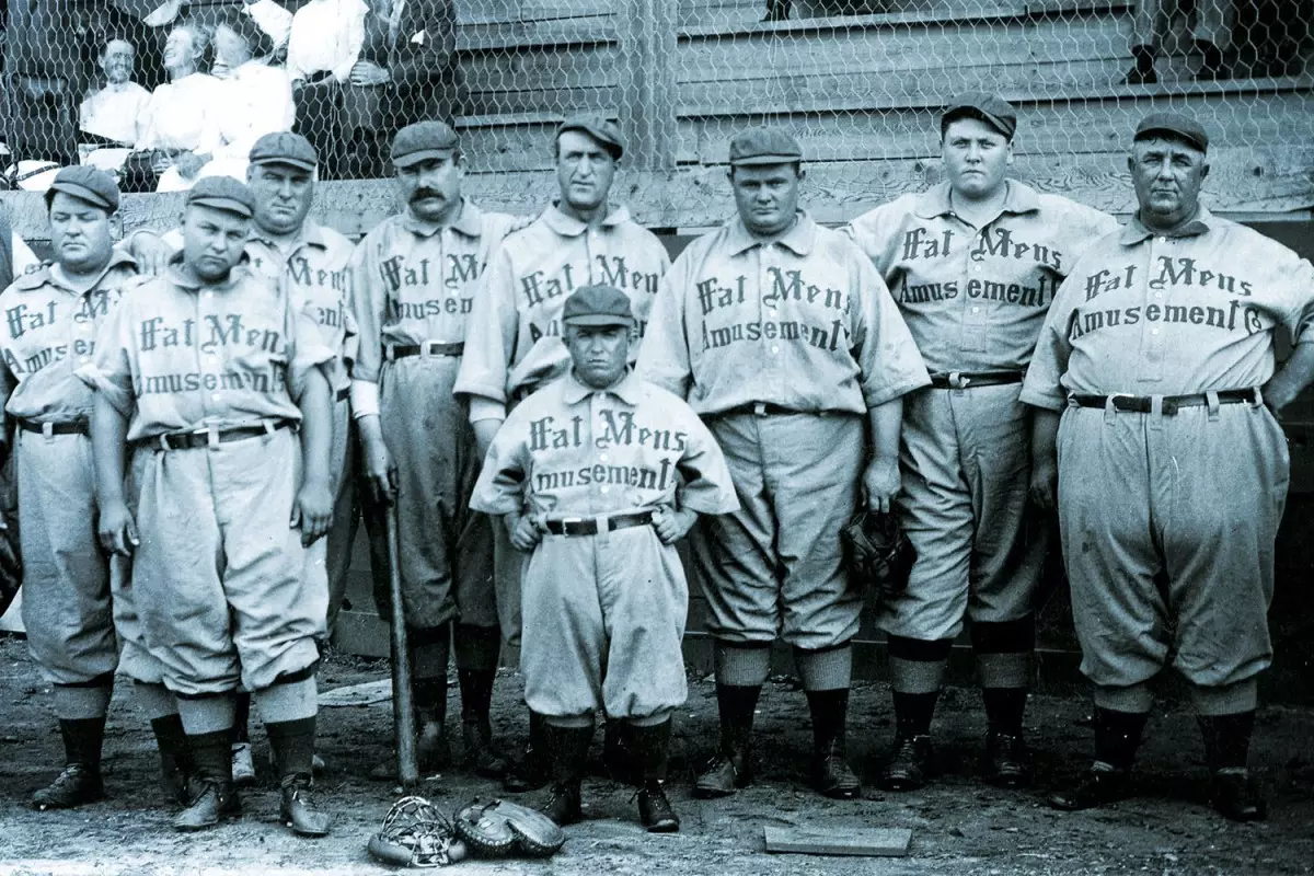 Membri ai Asociației Fat Man's Baseball, circa 1910