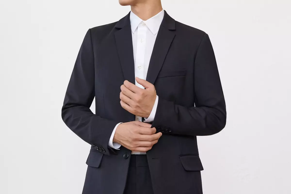 Everlane $300 italiensk ulldress for menn