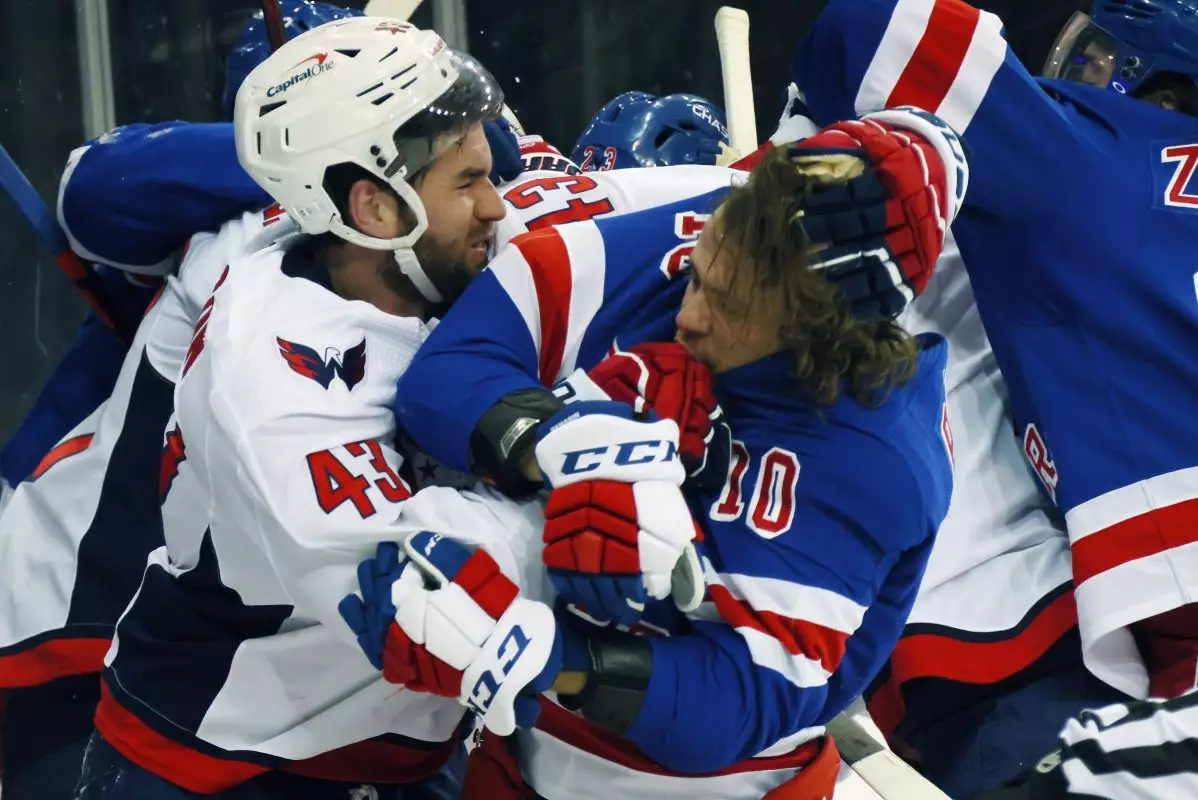 Tom Wilson punching Artemi Panarin