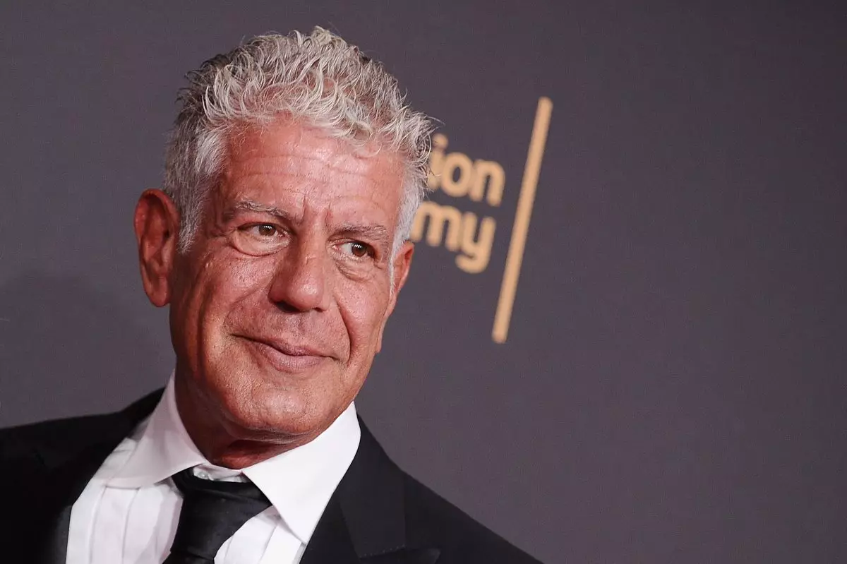 Anthony Bourdain amapita ku 2017 Creative Arts Emmy Awards ku Microsoft Theatre pa Seputembara 9, 2017 ku Los Angeles. Zolemba zatsopano za Bourdain zikuphatikiza mathero otsutsana.