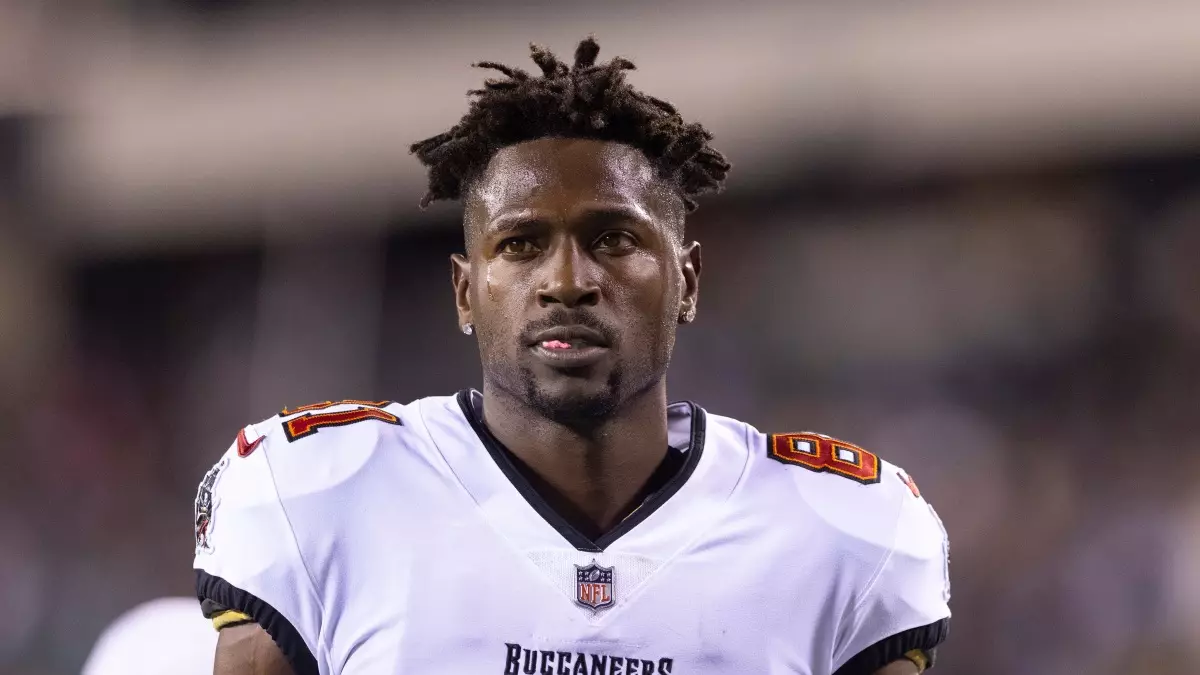 L'ex xef d'Antonio Brown acusa WR d'obtenir una targeta de vacuna contra la COVID falsa