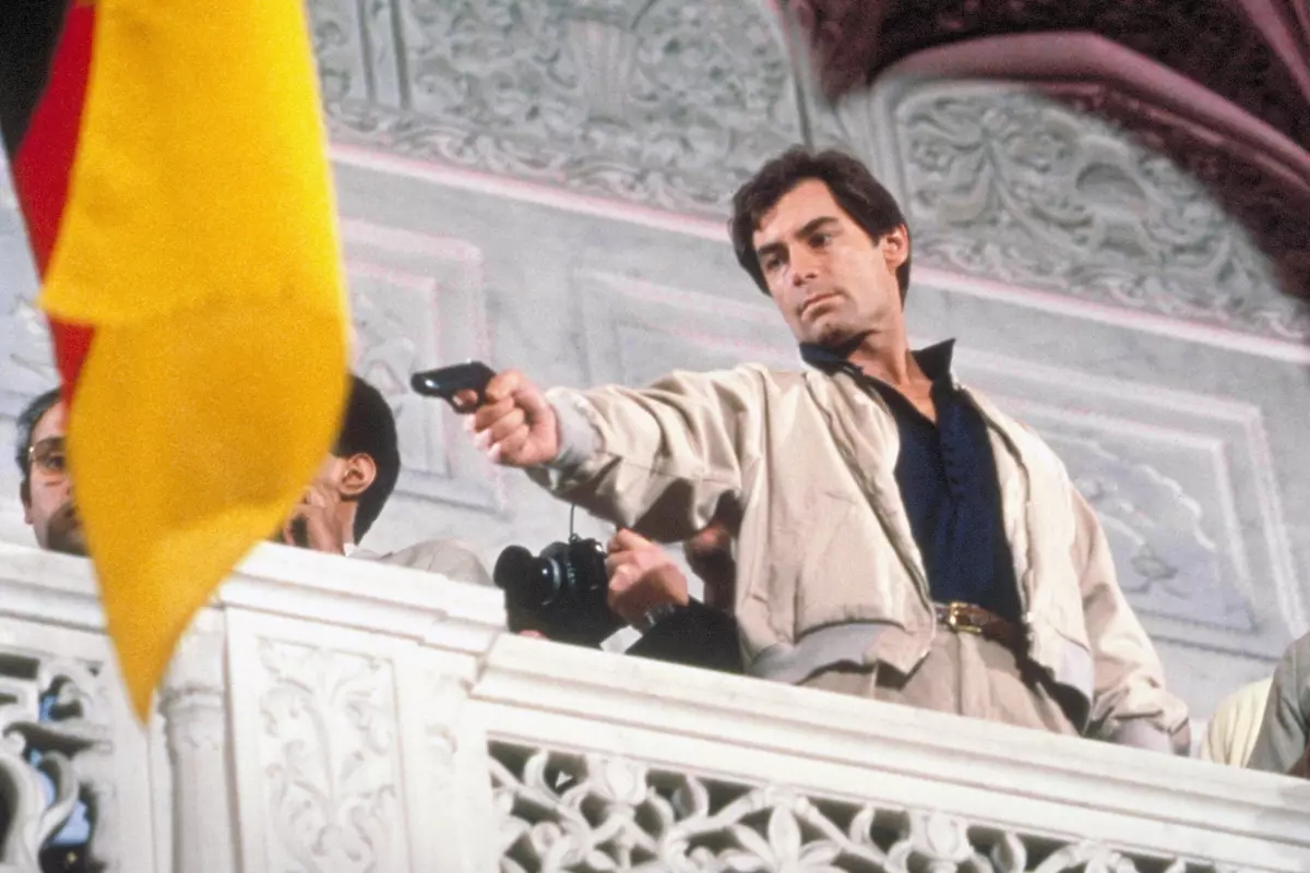 Timothy Dalton ເປັນ 007 ໃນຊຸດຂອງ