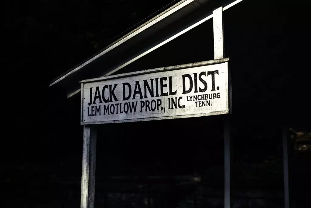 جیک ڈینیئل نے ایک صدی سے زائد عرصے میں پہلی عمر کے بیان کی وہسکی کی نقاب کشائی کی۔